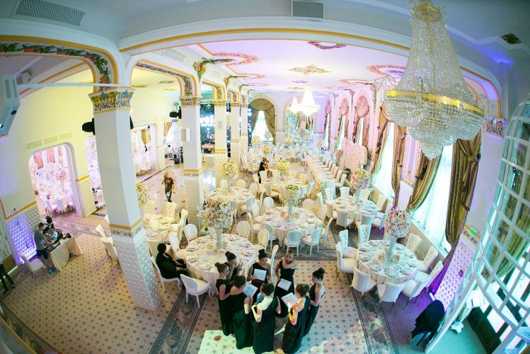 Queen Mary | Are oferte pentru Restaurante din Oradea